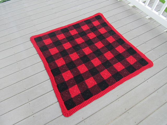 Ravelry: takdpm's Buffalo Check solid granny square baby blanket