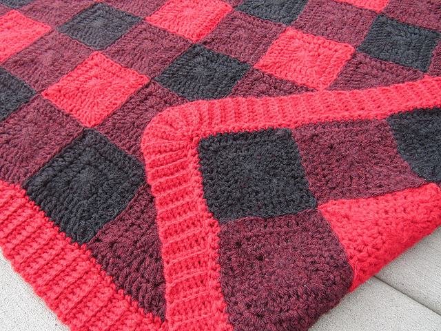 Ravelry: takdpm's Buffalo Check solid granny square baby blanket