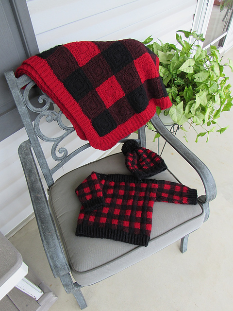 Ravelry: takdpm's Buffalo Check solid granny square baby blanket