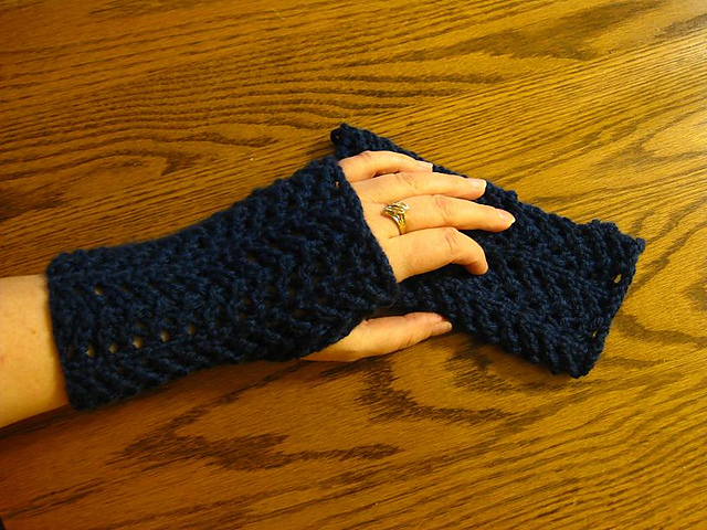 Ravelry: takdpm's Lace Wrist Covers