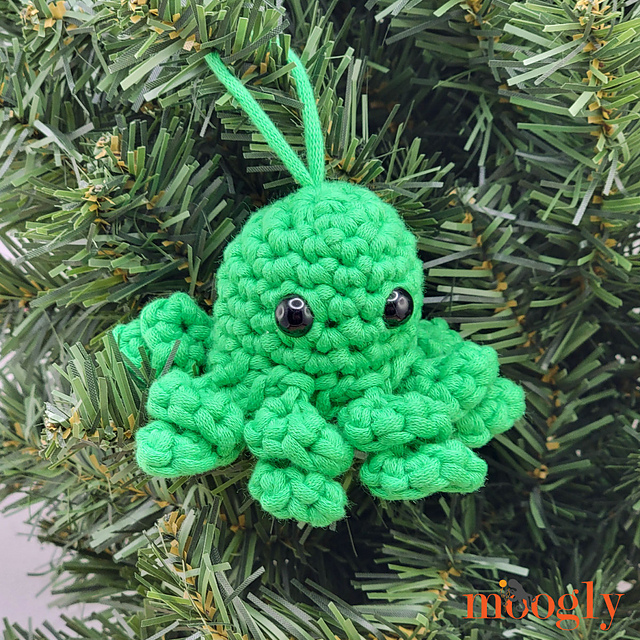 Ravelry: Octopus Ornament pattern by Tamara Kelly