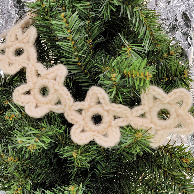 Ravelry: Wool Star Garland pattern by Tamara Kelly