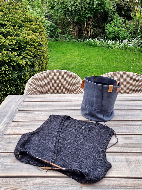 Ravelry: taniaho's capital v