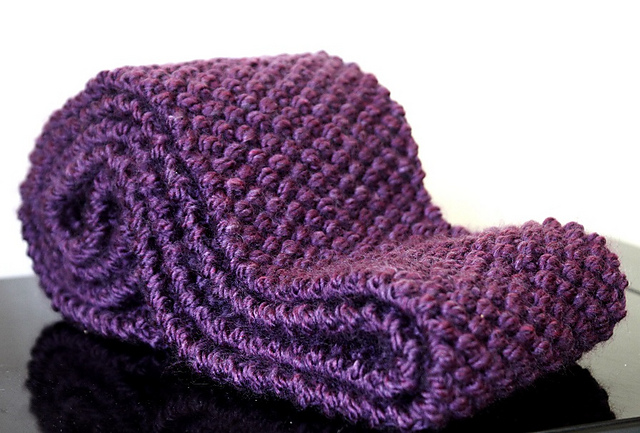 Ravelry: Grapeseed Scarf pattern by Tapho Phile