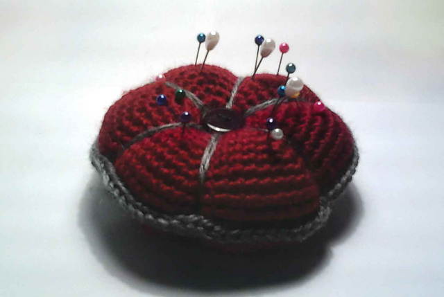 Ravelry: Pincushion Flower pattern by Como tu