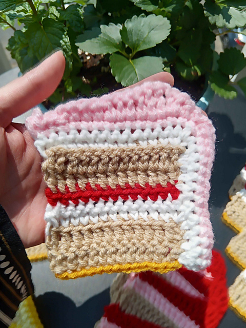Ravelry: Cake Slice Applique pattern by MIMIZI Writes