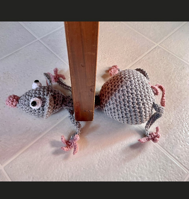 Ravelry: Mouse Door Stopper pattern by Tracy Rostek