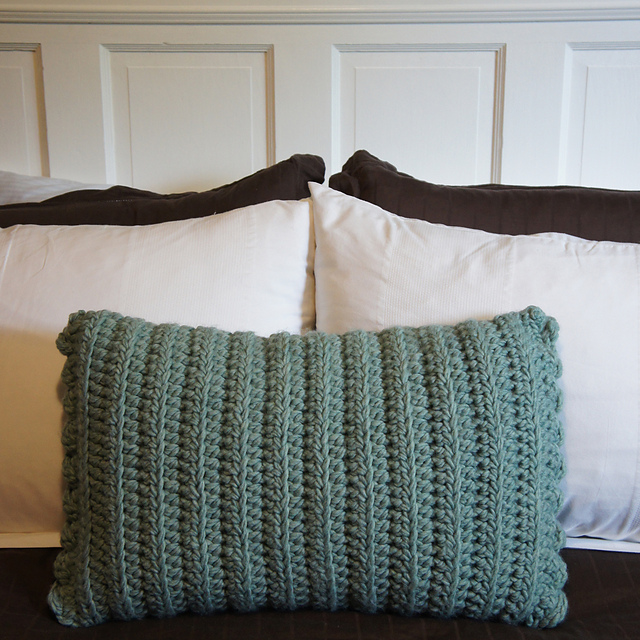 Ravelry: Rectangular Decorative Pillow pattern by Tara Schreyer