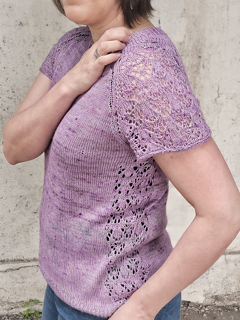 Ravelry: Top Licena pattern by Paulina Castell