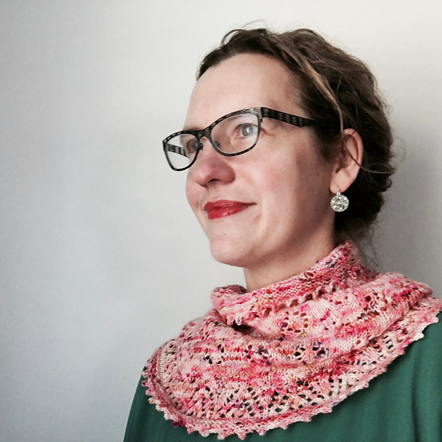 Ravelry: Paris Walk Cowl pattern by Spring Moore