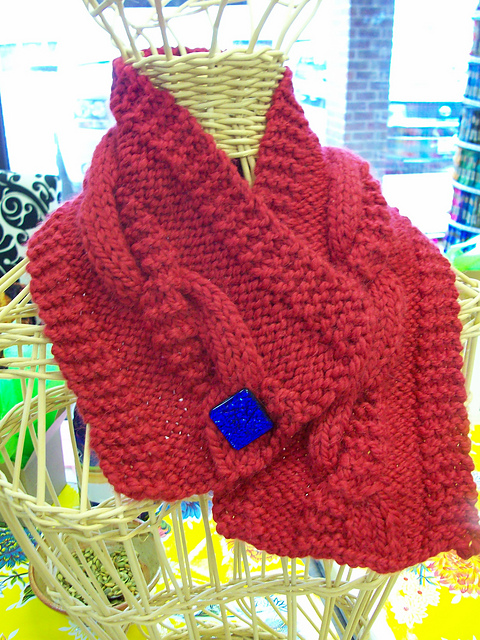 Ravelry: fluffly gosling neckwarmer pattern by Breean Elyse Miller