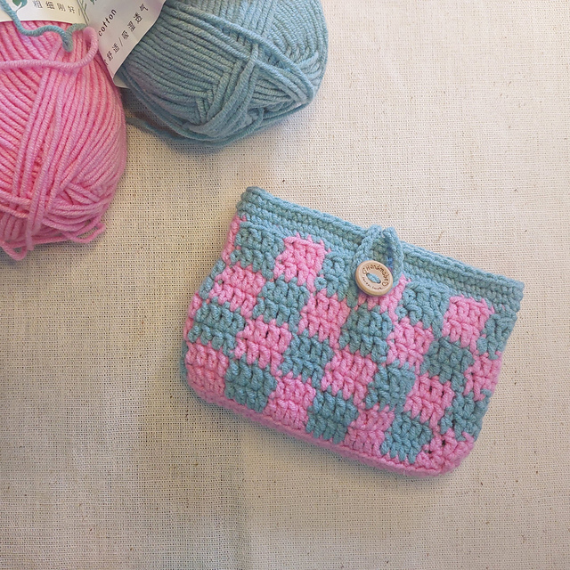 Ravelry: Checkered Wallet pattern by Thao Homemade Crochet