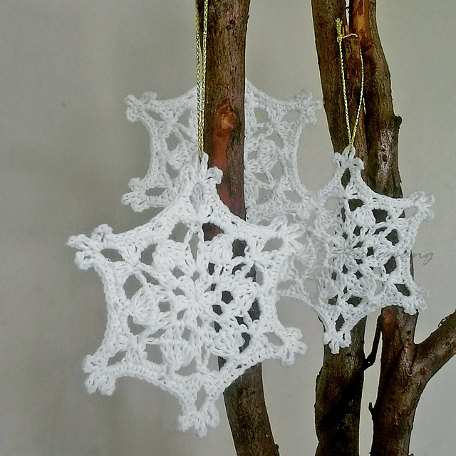 Ravelry: Flower Star Snowflake pattern by Thata Pang
