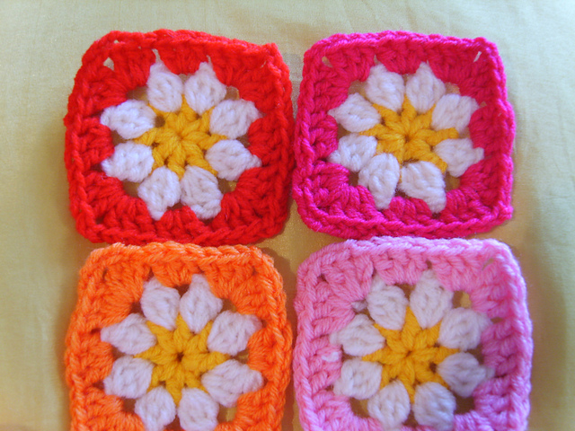 Ravelry: Cream Flower Granny Square/rug pattern by Sue Pinner