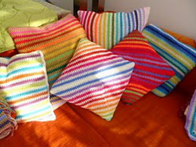 Ravelry: Diagonal Stripe Cushion pattern by Sue Pinner