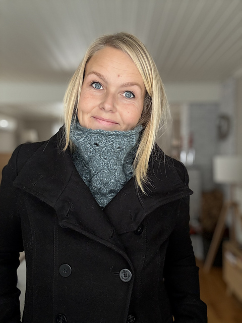 Ravelry: Chestnut Cowl pattern by Elisabeth Gigernes