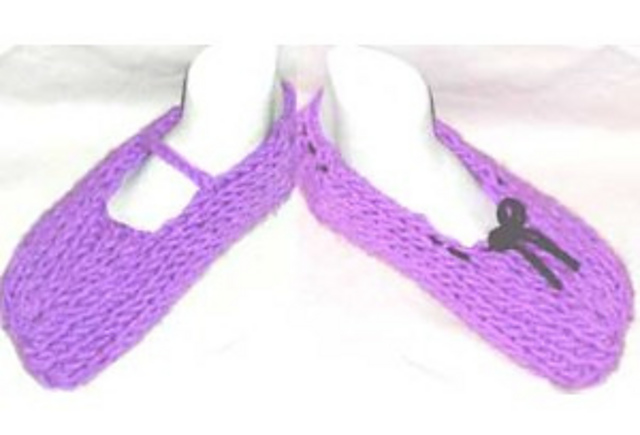 Ravelry: Shaped Slippers pattern by Kathryn Doubrley-The Answer Lady