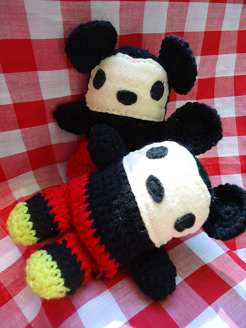 Ravelry: mickey and minnie mouse pattern by Aurelia Delaney