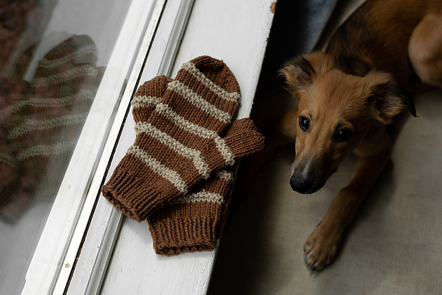 Ravelry: Crestfall Mittens pattern by The Blue Mouse