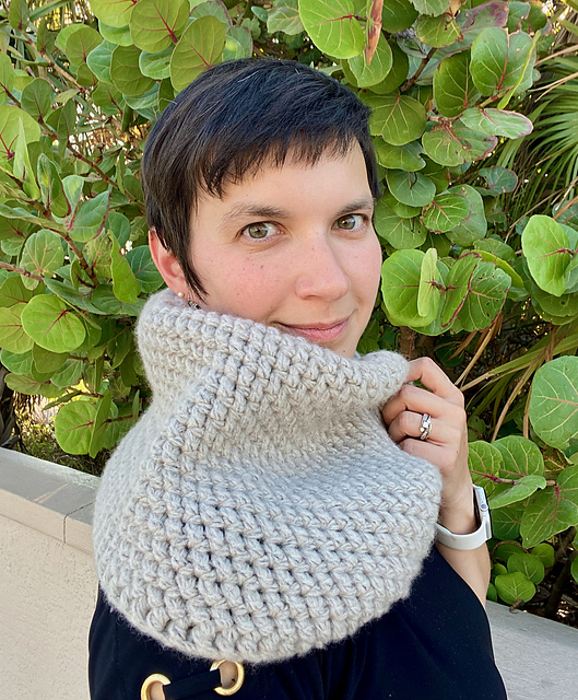 Ravelry: The Gift Cowl pattern by Hannah Siegmund
