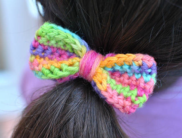 Ravelry: Bow hair bobble/elastic pattern by Mia Webb