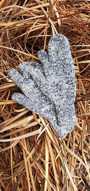 Ravelry: Huntsman Trigger Mittens pattern by Jessie Bright
