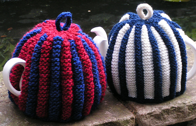 Ravelry: Chunky Rouched Tea Cosy pattern by Monica Russel