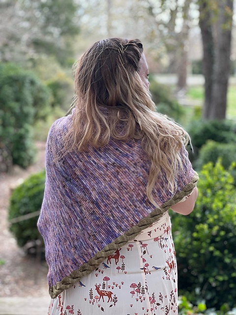 Ravelry: Lianis Shawl pattern by the Little Foxes