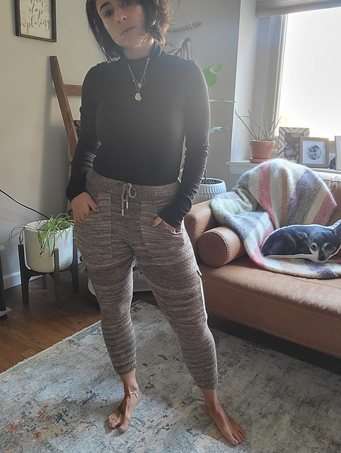 Ravelry: Janie Joggers pattern by Briana Luppino (she/her/hers)