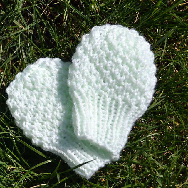 Ravelry: Baby mittens pattern by Patricia Ostate