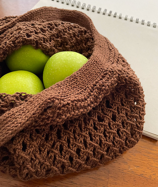 Ravelry: Pine Cone Carrier Bag pattern by Nick Davis