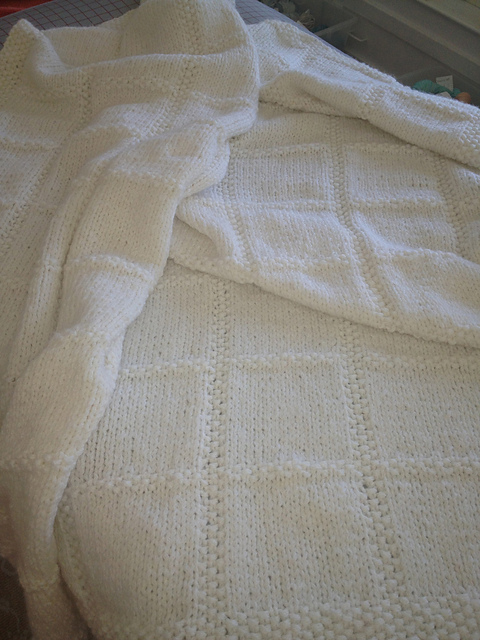 Ravelry: Paloma Throw pattern by The NeedleTree