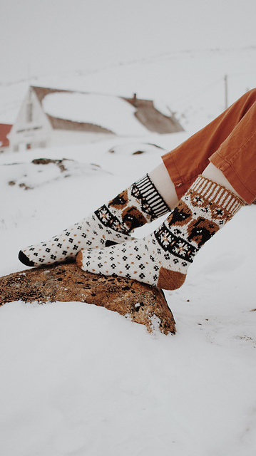 Ravelry: shadow sock pattern by saskie&co