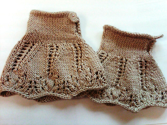 Ravelry: Tulip Cuffs pattern by Jennifer Lysen