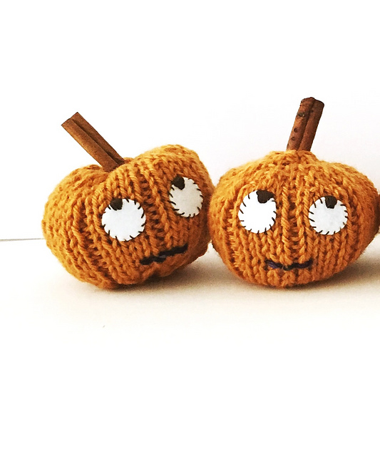 Ravelry: Pumpkin plushie with cinnamon stick pattern by The Spinning Hand