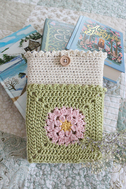 Ravelry: Kindred Spirits Book Sleeve pattern by Stitchberry