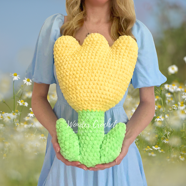 Ravelry: Tulip Pillow pattern by Allison Wonder