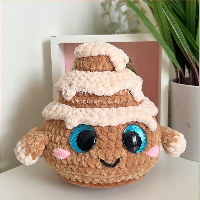 Ravelry: Cinnamon Roll Plush pattern by Allison Wonder