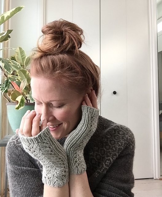 Ravelry: Mallory Mitts pattern by This.Bird.Knits