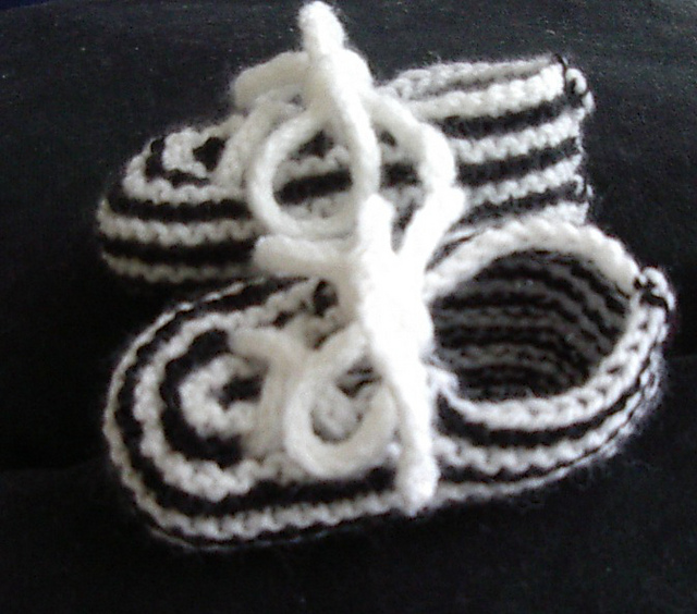 Ravelry: Collingwood Magpies pattern by Jennifer Lee