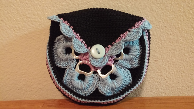 Ravelry: Pull Tab Coin Purse pattern by Machelle Johnson