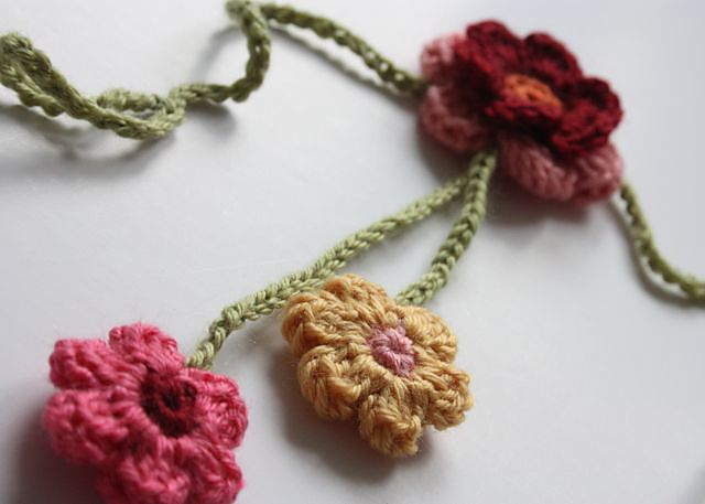 Ravelry: Simple Flower Ties pattern by Sandra Paul