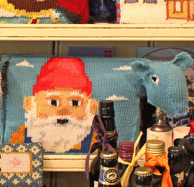 Ravelry: Kitsch Cow & Garden Gnome pattern by Gary Kennedy (Intarsia)