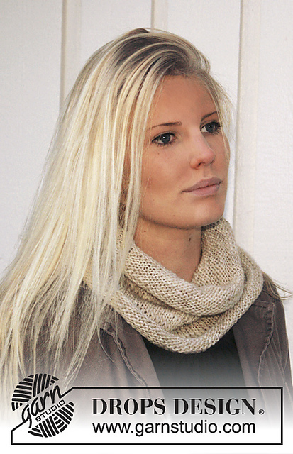 Ravelry: 0-907 Neck warmer with rolled edges pattern by DROPS design