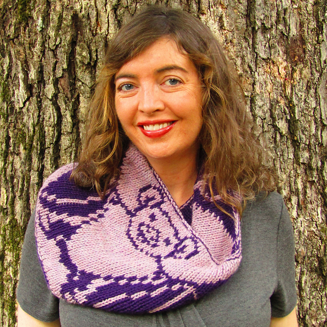 Ravelry: I am the Night cowl pattern by Sara Ray