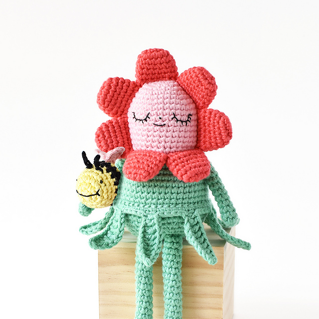 Ravelry: Flower Gal & Bee pattern by Tiny Curl