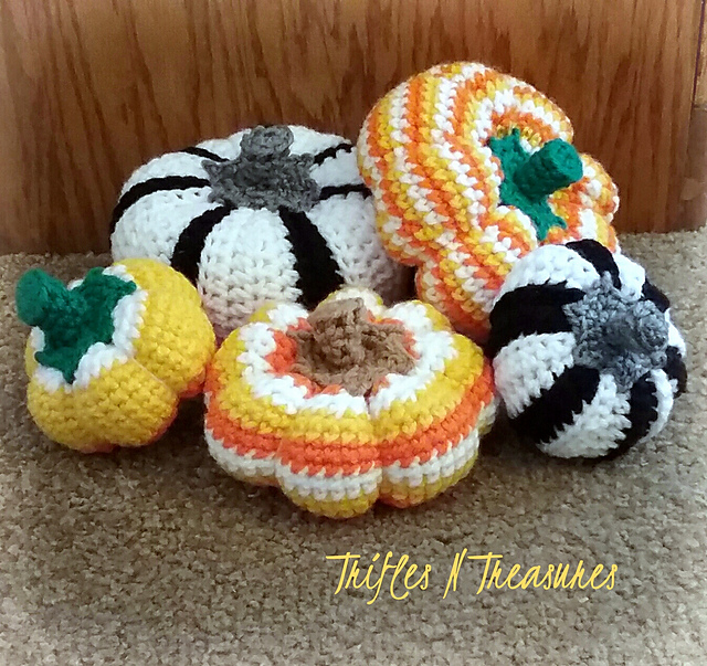 Ravelry: Candy Corn Pumpkins pattern by Tera Kulling