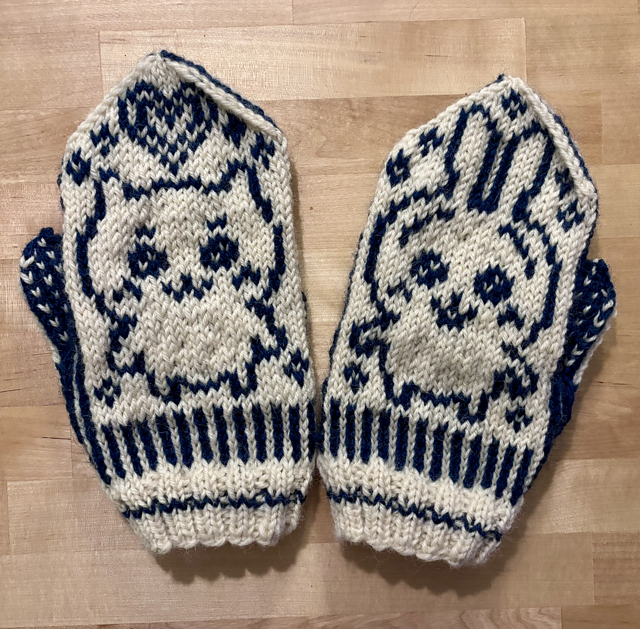 Ravelry: Chiikawa and Usagi mittens pattern by Todkanvonic