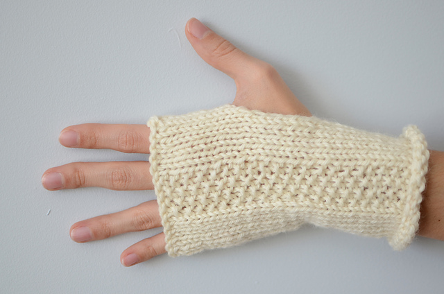 Ravelry: Beginner Seeded Wrist Warmers pattern by Ana Campos