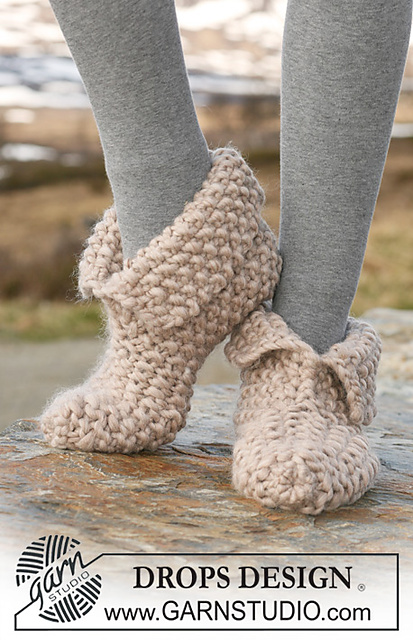 Ravelry: 117-31 Slippers in moss st pattern by DROPS design
